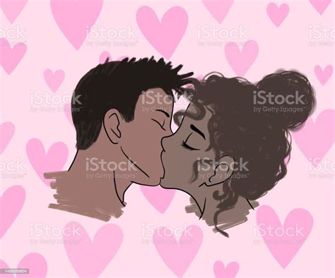 図ぎこちない肌の夫と妻の情熱的なキスピンクの心を持つ繊細なピンクの背景にバレンタインデーにキスをするヒスパニック系の若い夫婦ハッピーバレンタイン 2人のベクターアート素材や画像を多数ご用意