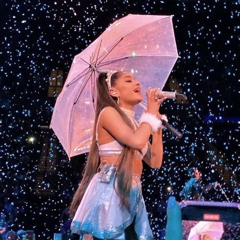 Ariana Grande Brasil Fan Account on Twitter É ELA Santa Tell Me