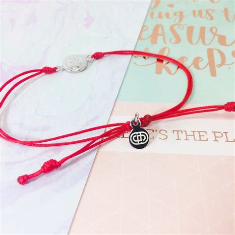 Pulsera En Hilo Rojo San Benito En Oro K S Mbolo De Protecci N