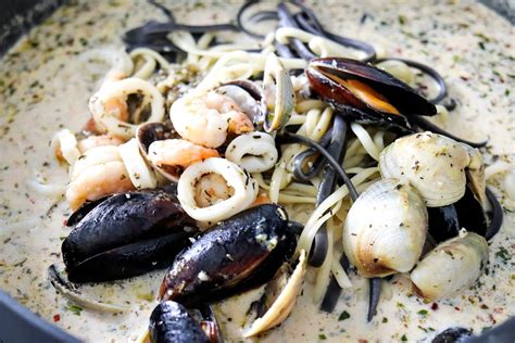 Cream Sauce Seafood Pasta Creamy White Wine Sauce That Spicy Chick