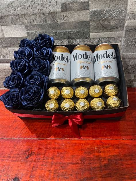 Pin de Karla Díaz en Rosas Eternas Cestas de regalo para hombres