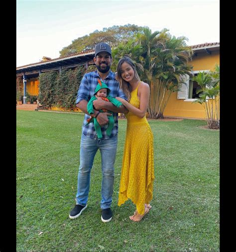 Foto Mulher De Sorocaba Biah Rodrigues Usa Vestido Justo Ao Corpo Em