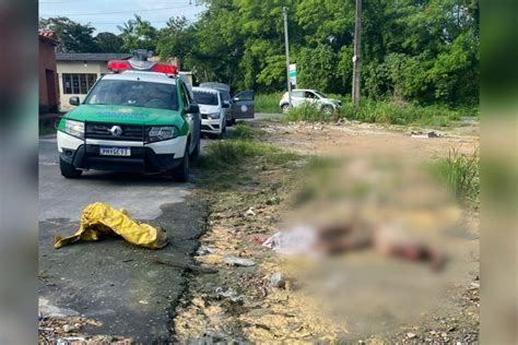 Corpo de homem enrolado em lençol é encontrado em Manaus veja vídeo