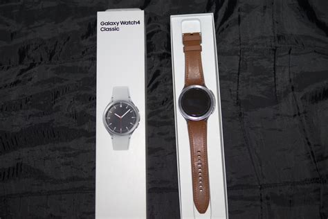Yahoo オークション Galaxy Watch4 Classic 46mm シルバー SM R890N