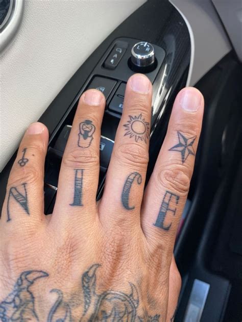 Tatuaje De Dedos La Mano De Los Misterios