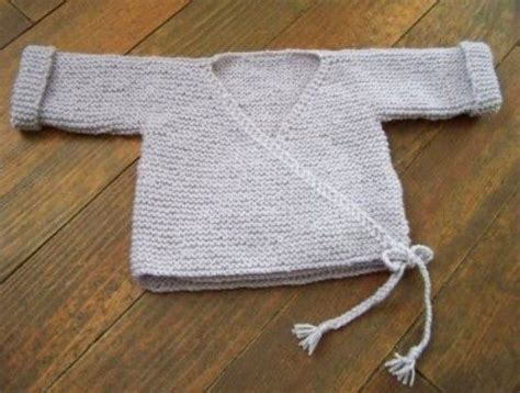 Tuto tricot layette pour bébé un cache coeur en suivant les