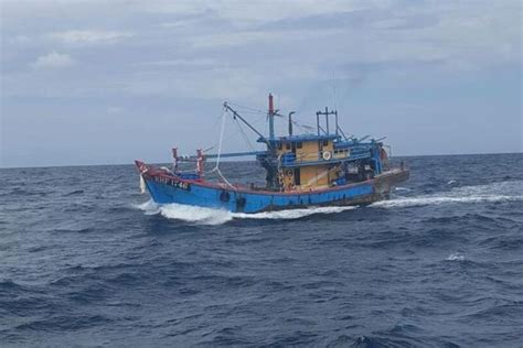 Kapal Pencuri Ikan Berbendera Malaysia Ditangkap Di Selat Malaka Dan