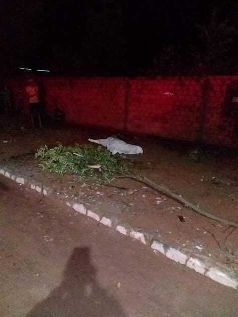 Mulher é assassinada na frente da própria casa e suspeito é preso após