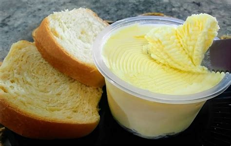 Manteiga caseira pronta em minutos Receitinha fácil e muito saborosa