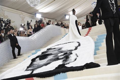 Biggest Wedding Dress In The World