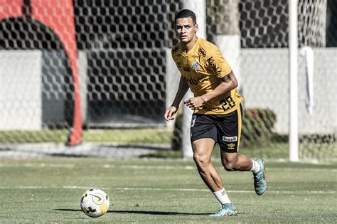 Zagueiro do Santos é alvo do Porto para a próxima janela de