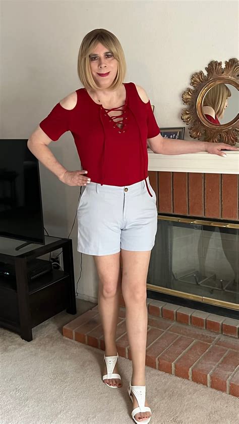 She Wears Short Shorts Crossdresser Heaven
