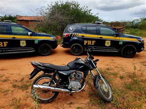PRF recupera motocicleta roubada em Mossoró na divisa entre Ceará e Rio