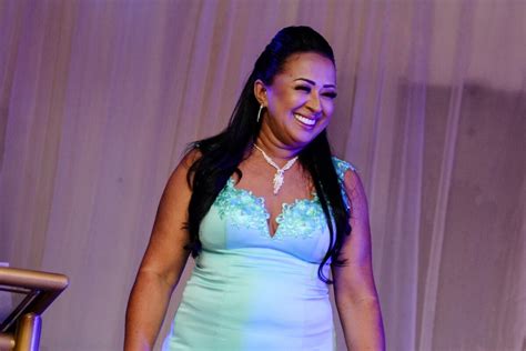 Foto A mãe de Whindersson Nunes completou 49 anos e recebeu o youtuber
