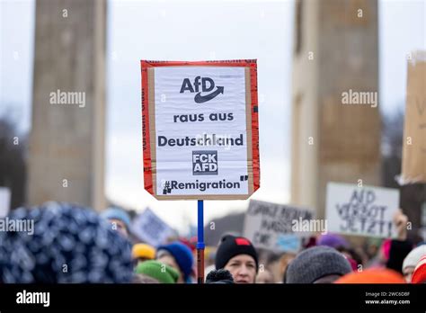 Demo Gegen Rechts Vorm Brandenburger Tor In Berlin Berlin Deutschland