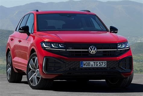 Fresh Faced Volkswagen Touareg Emerges With New LED Light Tech