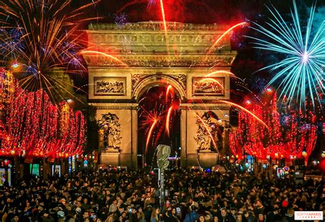 Nouvel An 2023 sur les Champs Élysées feu d artifice sur l Arc de