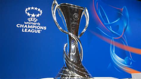 Le trophée de la Ligue des champions féminine UEFA Women s Champions