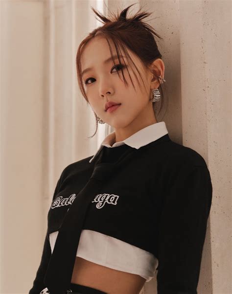Huiyeon Updates On Twitter Into The Light Concept Image
