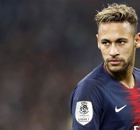 Neymar desata indignación en Brasil por ofrecer fiesta con unos 500