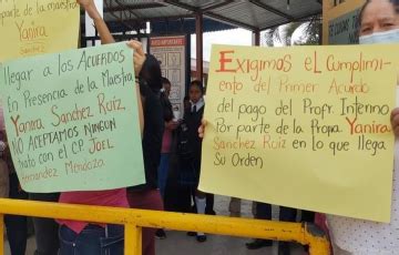 Exigen Padres De Familia Maestro Para Sus Hijos En Primaria De Huejutla