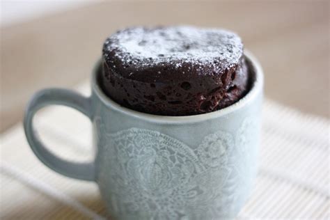 Bizcocho de chocolate a la taza con microondas receta rápida sencilla