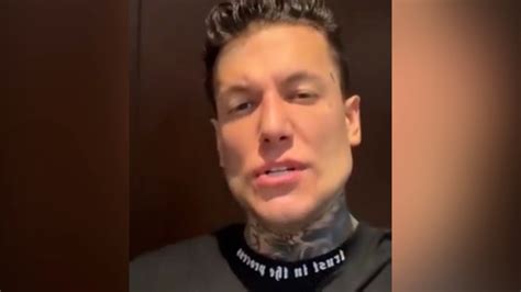 Alex Caniggia se hizo un retoque en la mandíbula y lo mostró en sus