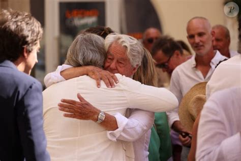 Obsèques de Pierre Cornette de Saint Cyr la soeur de Chantal Goya et
