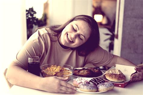 Conheça 7 sinais de compulsão alimentar
