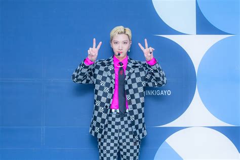 210815 착장인가 잠시 후 오후 3시 50분 인기가요 에서 만나요 TEN 텐 Paint Me Naked