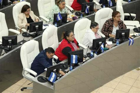 Diputados realizan mención especial por Semana de la Familia Radio La