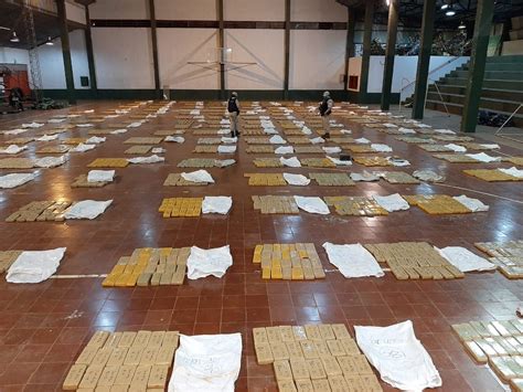 Prefectura Secuestr Un Cargamento De M S De Kilos De Marihuana
