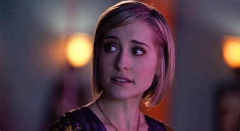 Allison Mack Smallville Arrestada Por Su Vinculación A Una Secta Sexual Formulatv