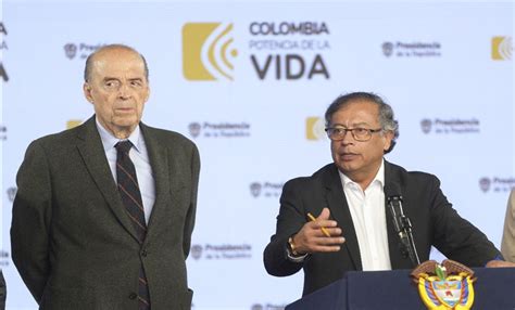 Suspenden 3 meses al canciller de Colombia por polémica licitación de