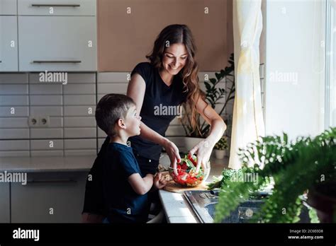 Mahlzeit Vater Sohn Stockfotos Und Bilder Kaufen Alamy