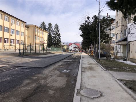 Lucrări de reparații a sistemului rutier trotuare și parcări din zona