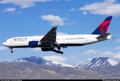 N Da Delta Air Lines Boeing Er Photo By Michael Rodeback Id