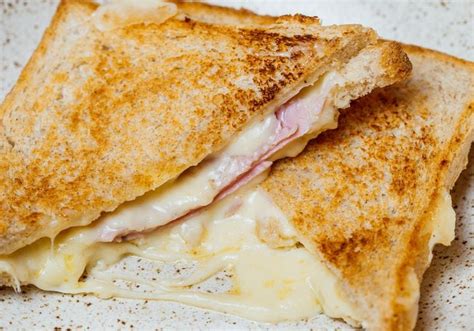 Misto quente requeijão queijo mussarela e queijo da canastra Estadão