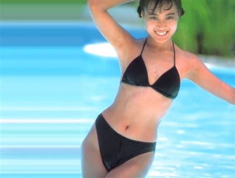 大西結花 乳首ポチってマンスジが浮き出てるビキニ姿がエッチな懐かしのアイドルのお宝グラビア動画懐かしのAV女優と芸能人のお宝動画