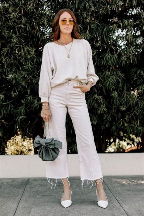 Cómo llevar los pantalones blancos con estilo la tendencia de la