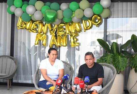 El Emotivo Reencuentro De La Estrella Del Liverpool Luis D Az Con Su