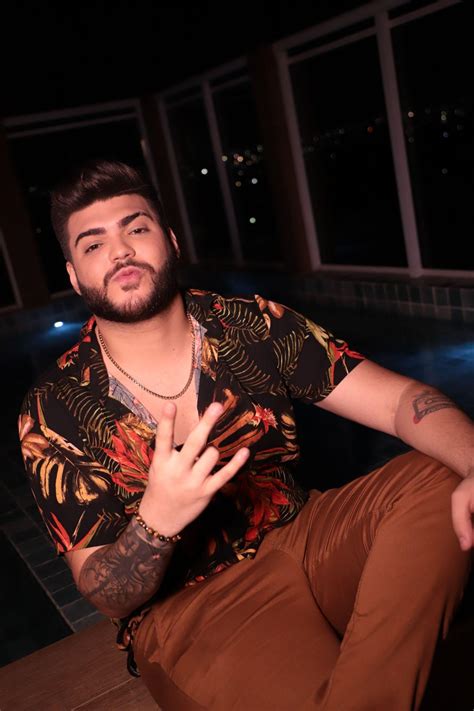 Sucesso Nas Redes Sociais Kadu Martins Lan A Single Novinha Do