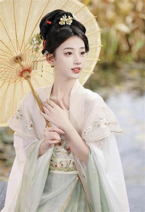 Asian Women Actress Hanfu Hd Wallpaper Wallpaperbetter