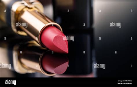 Der lippenstift Fotos und Bildmaterial in hoher Auflösung Alamy