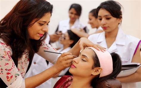 Discover The Best Indian Beauty Parlours Near You For A Glamorous Makeover
