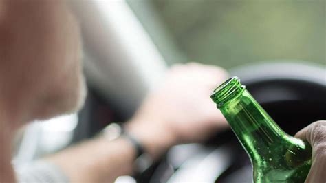 Mit Kind im Auto Mann ist betrunken und ohne Führerschein unterwegs