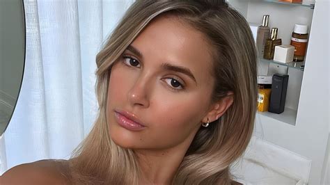 Molly Mae Hague Flaunts Her Glowing Complexion As She Poses Nude In A