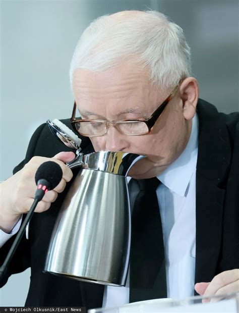 Jarosław Kaczyński zrobił coś takiego z czajnikiem Internauci wyłapali