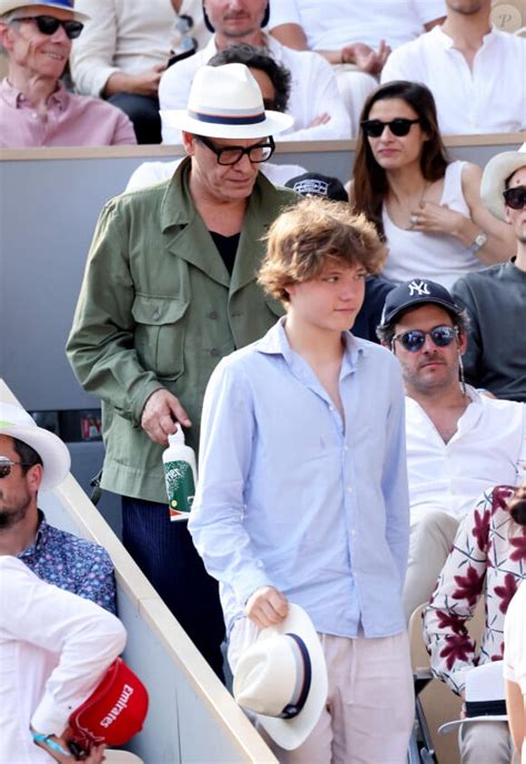 Photo Marc Lavoine Et Son Fils Roman Dans Les Tribunes Des