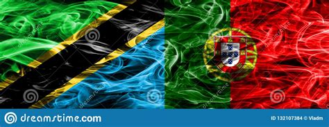 Tanzania Contra Portugal Banderas Portuguesas Del Humo Colocadas De